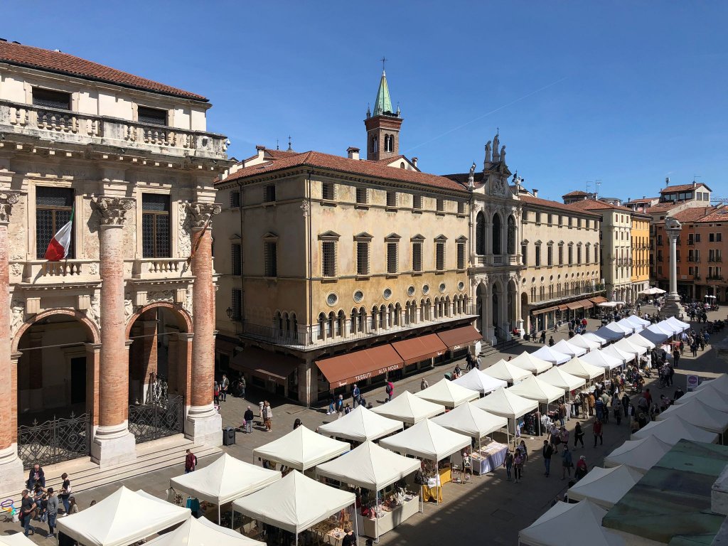 VICENZA - Weekend con i mercatini 'Unico' e 'Non ho l'età' | TViWeb
