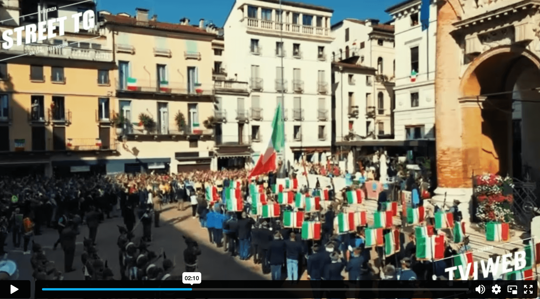 L'ALLEGRIA DEGLI ALPINI RISVEGLIA VICENZA: L'ADUNATA È A CASA! (VIDEO ...